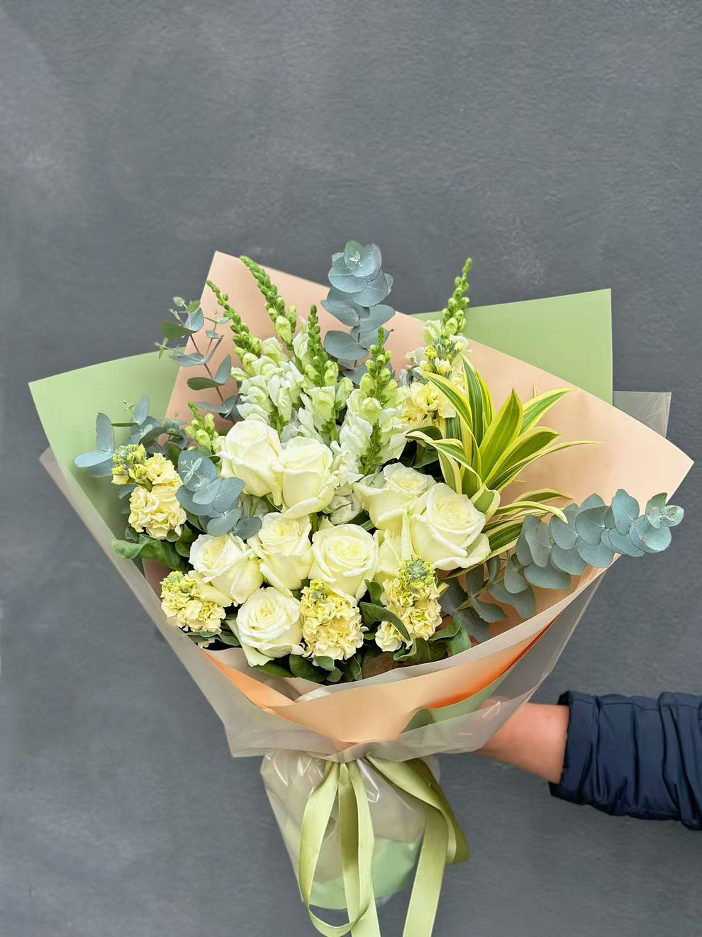 White Roses Bouquet – Pisces Flower